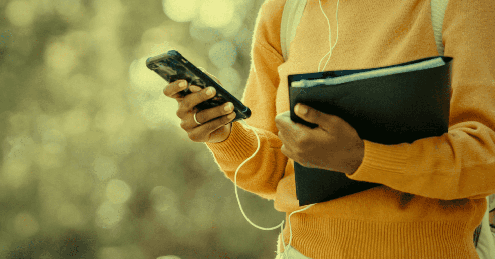 Proposals to ban school cell phone use back before Mississippi ...